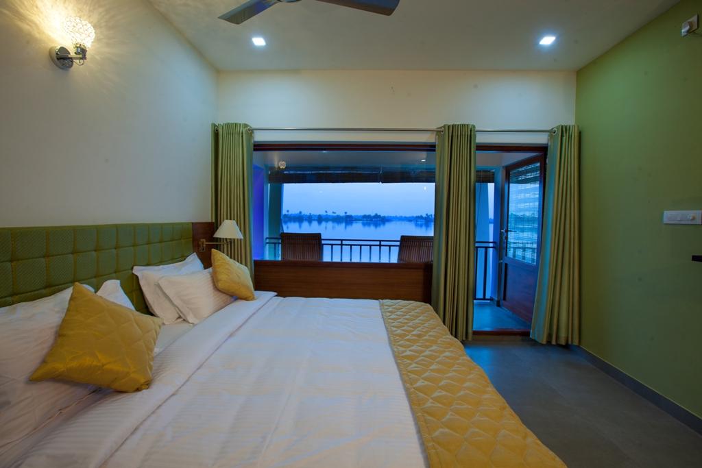 Lake View Premium Room - Lakeshore Resorts